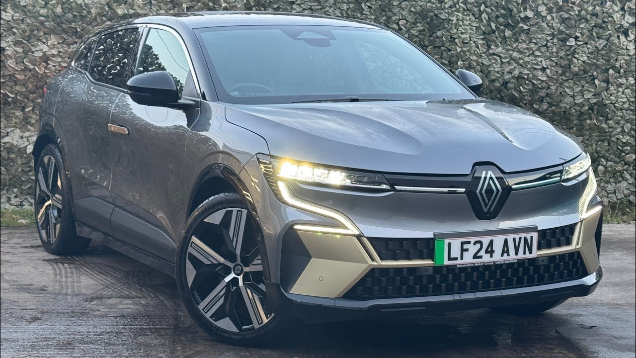 Renault Megane E-tech EV60 iconic - YouTube