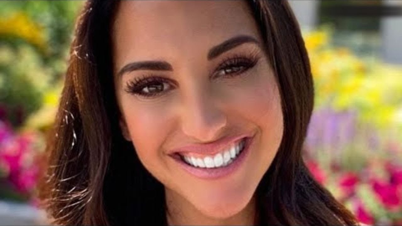 Emily Compagno Shows Off Her Perfect Figure In New Photo - YouTube