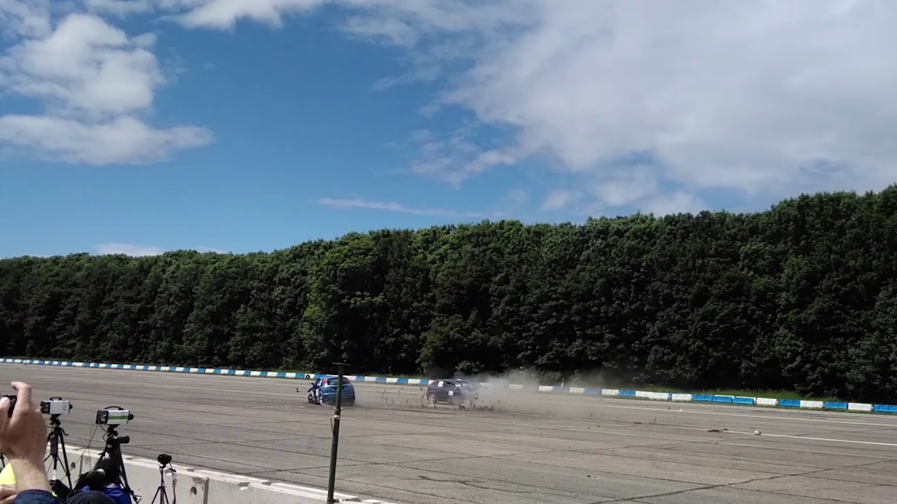 80mph collision in slow motion - YouTube