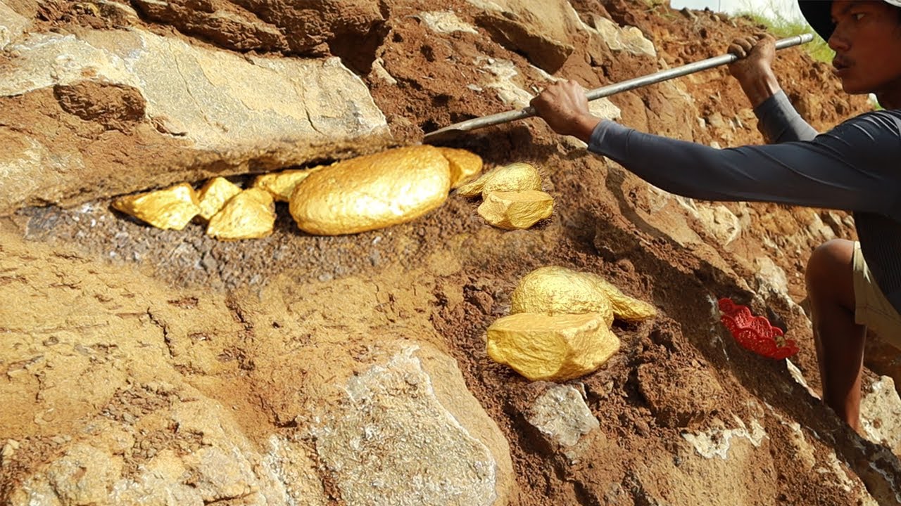 wow Lucky Day! mining young man Finding gold at the mountain- Found a ...