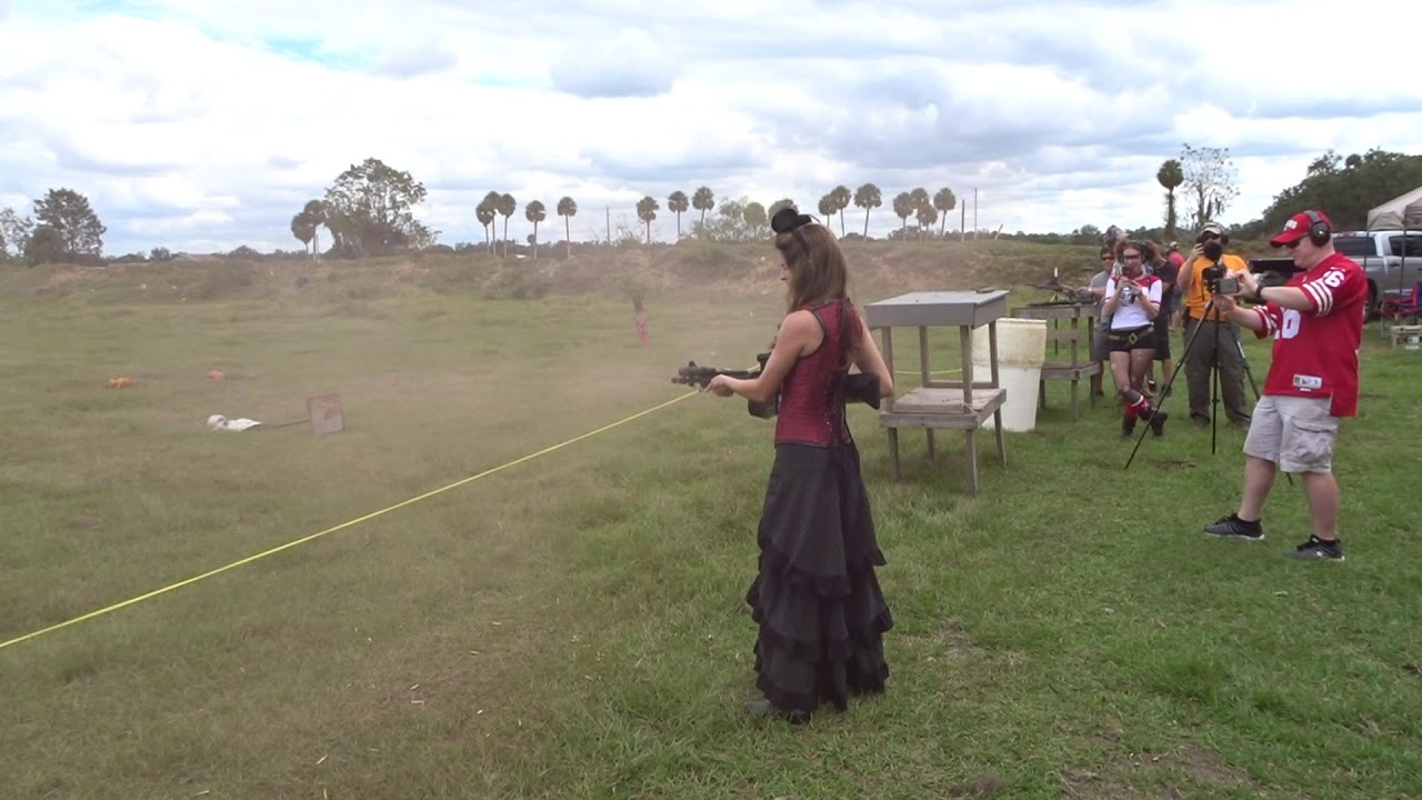 Full Auto Machine Gun Girl Can Shoot - YouTube