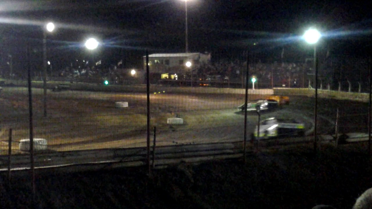 Boyd Raceway Opening Night modified feature 3-3-17 - YouTube