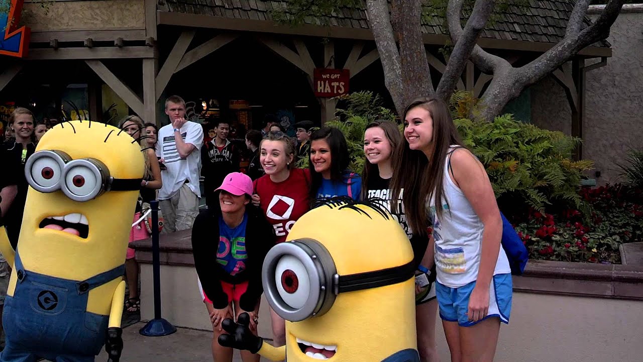 Minions at Universal. - YouTube