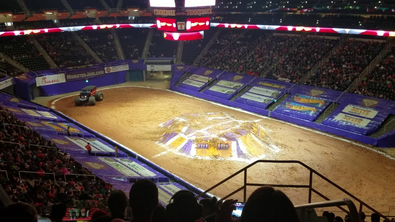 Krazy train Monster Jam 2017 - YouTube