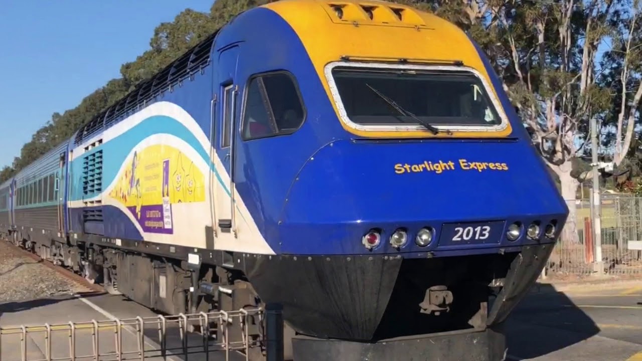 Australian Trains - XPT service NT36 at Wauchope - YouTube