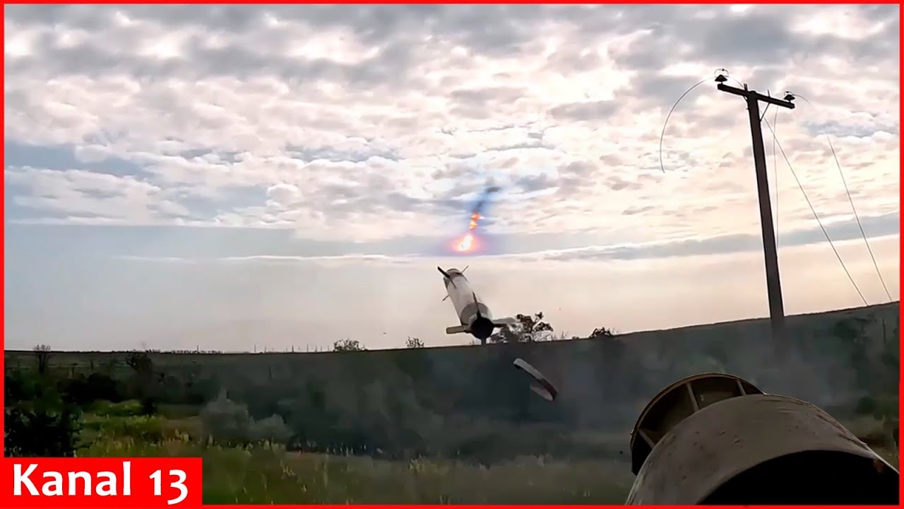 Moment: Ukrainian soldiers show how they shoot down Russian Su-25 attack aircraft with “Igla ...