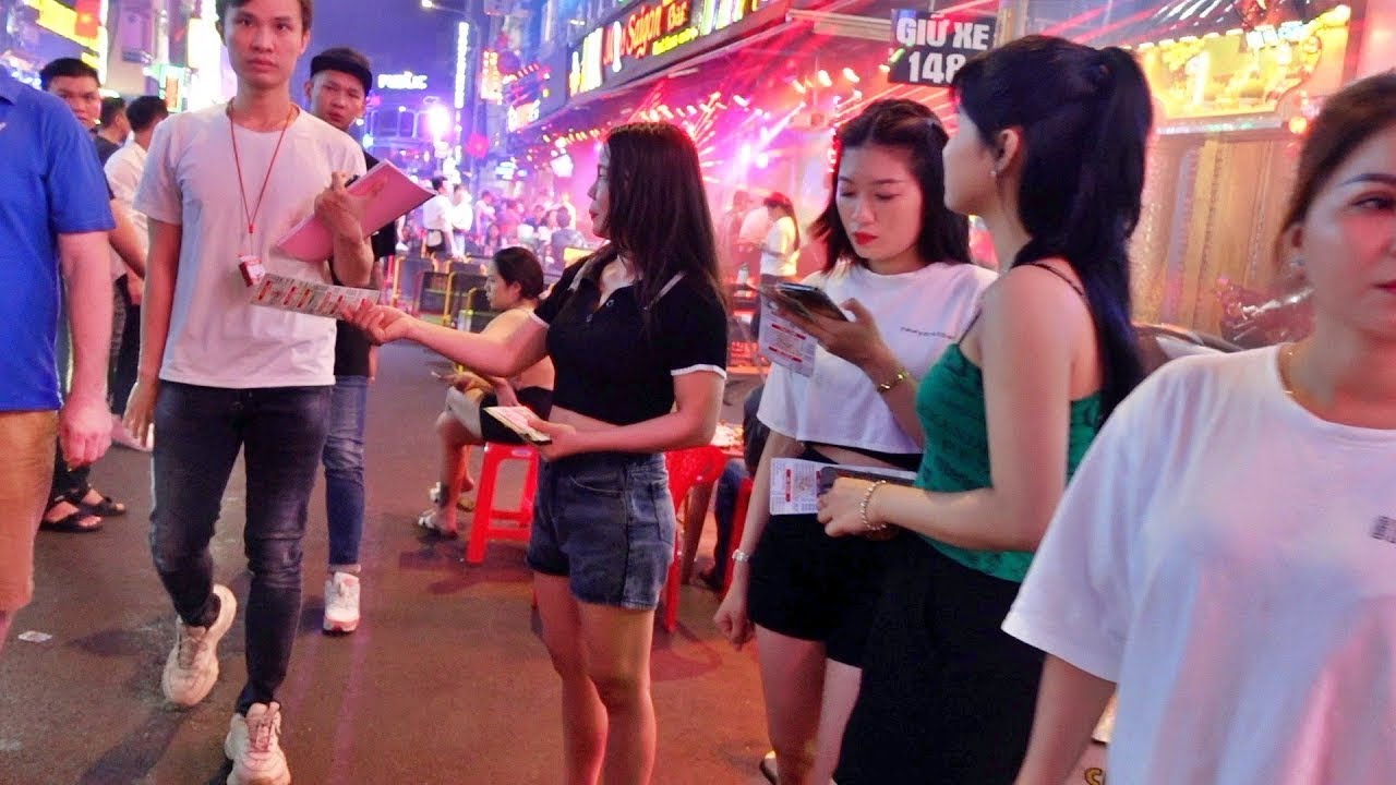 This is what happens when you go out in Vietnam (Saigon) - YouTube