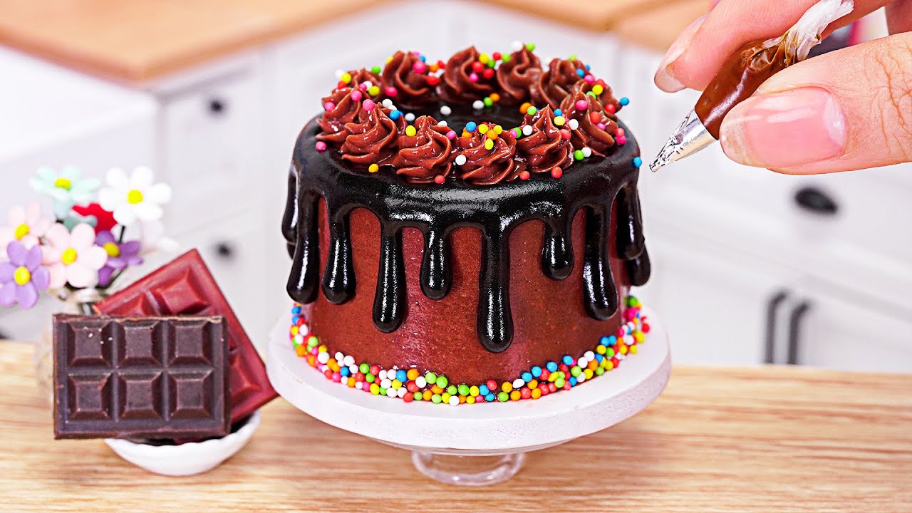 Satisfying Miniature Classic Moist Chocolate Cake Decoration