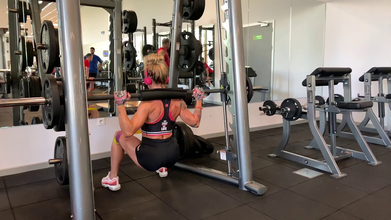 Sentadilla profunda en multipower - YouTube