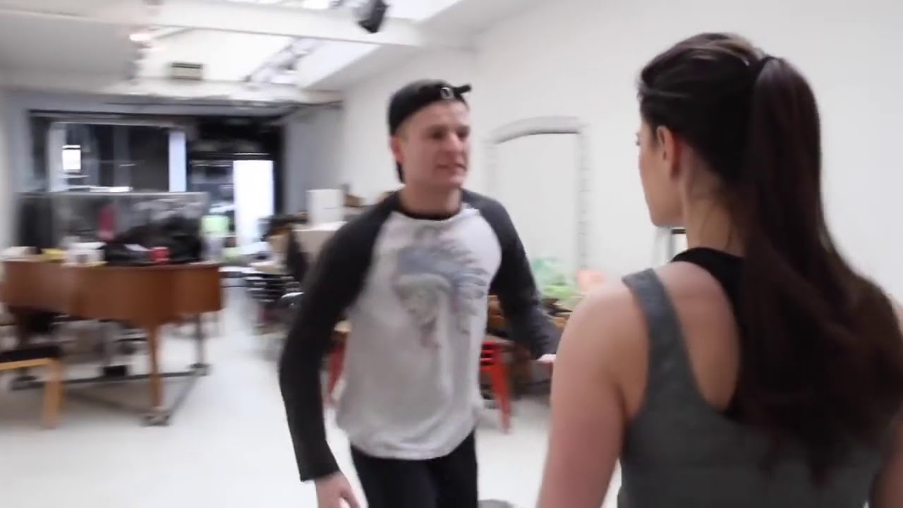 Woman fighting kick punch - YouTube