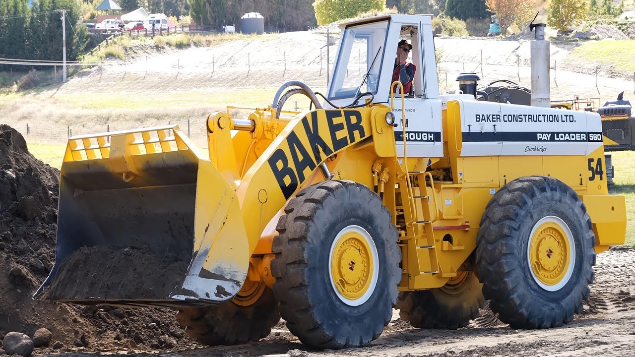International Harvester Payloader 560 working - YouTube