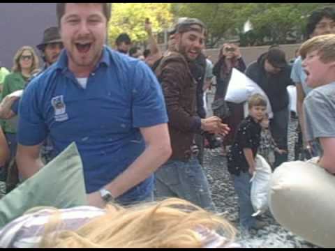 International Pillow Fight Day, 2009 - Los Angeles: Jeannie Dean Gets ...