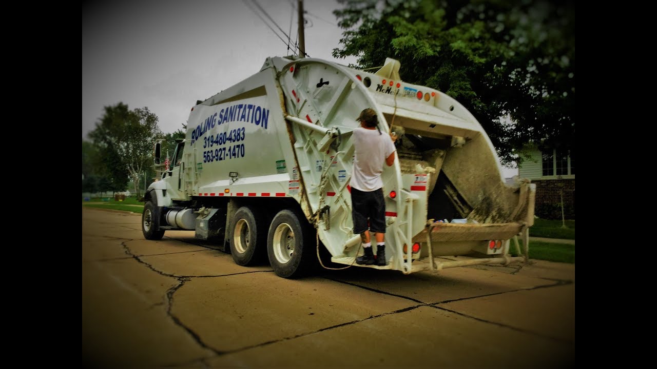 Roling Sanitation: McNeilus Rear Loader: Manual Trash - YouTube