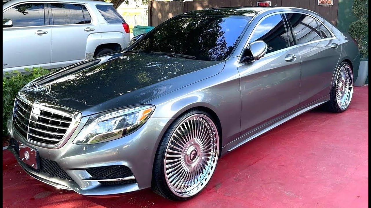 Taking the 24's Off A S550 Mercedes Benz - YouTube