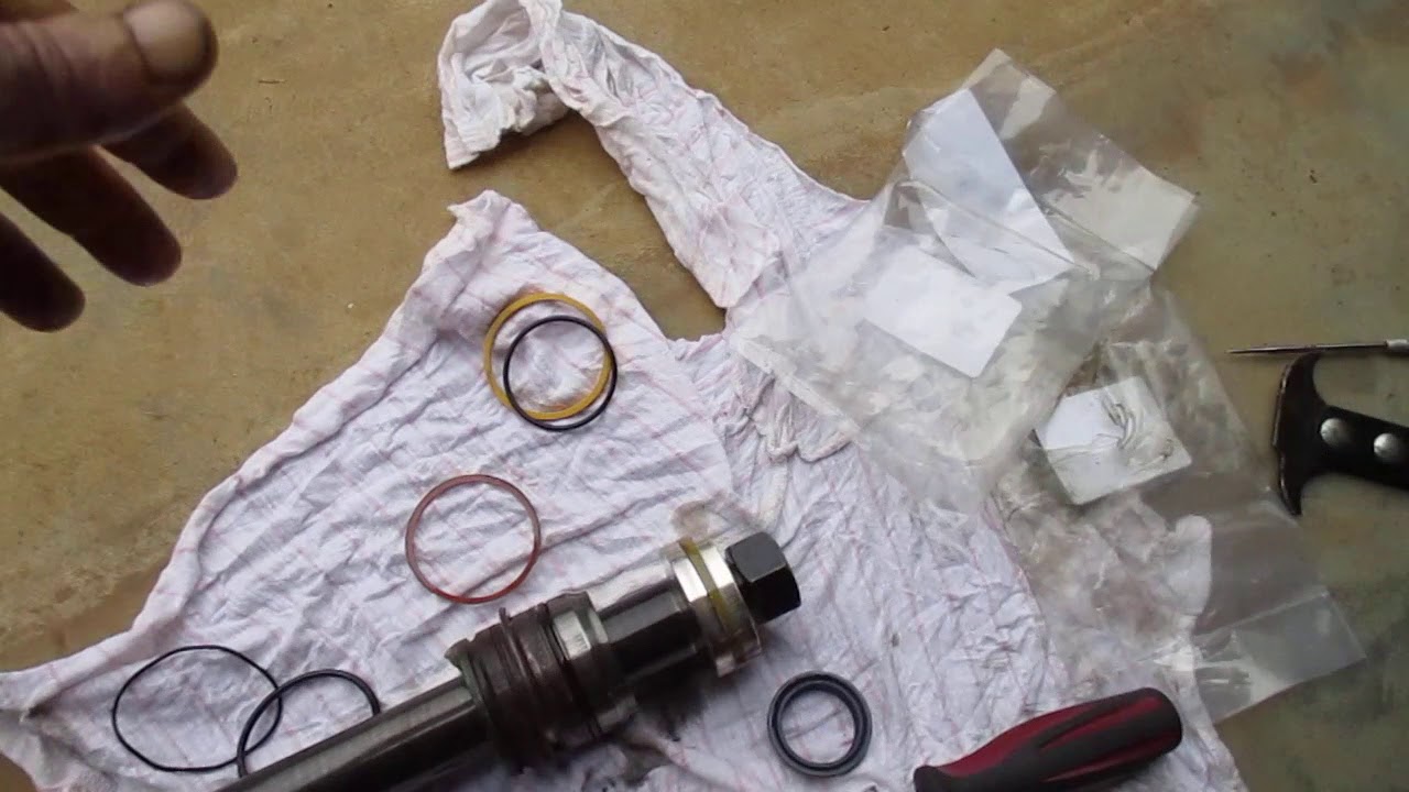 John Deere 512 loader cylinder repair part 3 - YouTube