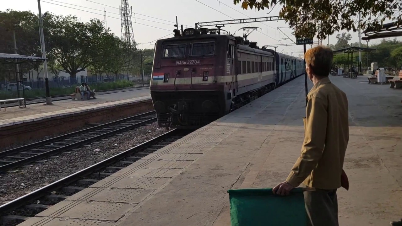 Train no. 12926 Paschim Express runs between Amritsar Junction to Bandra Terminus - YouTube