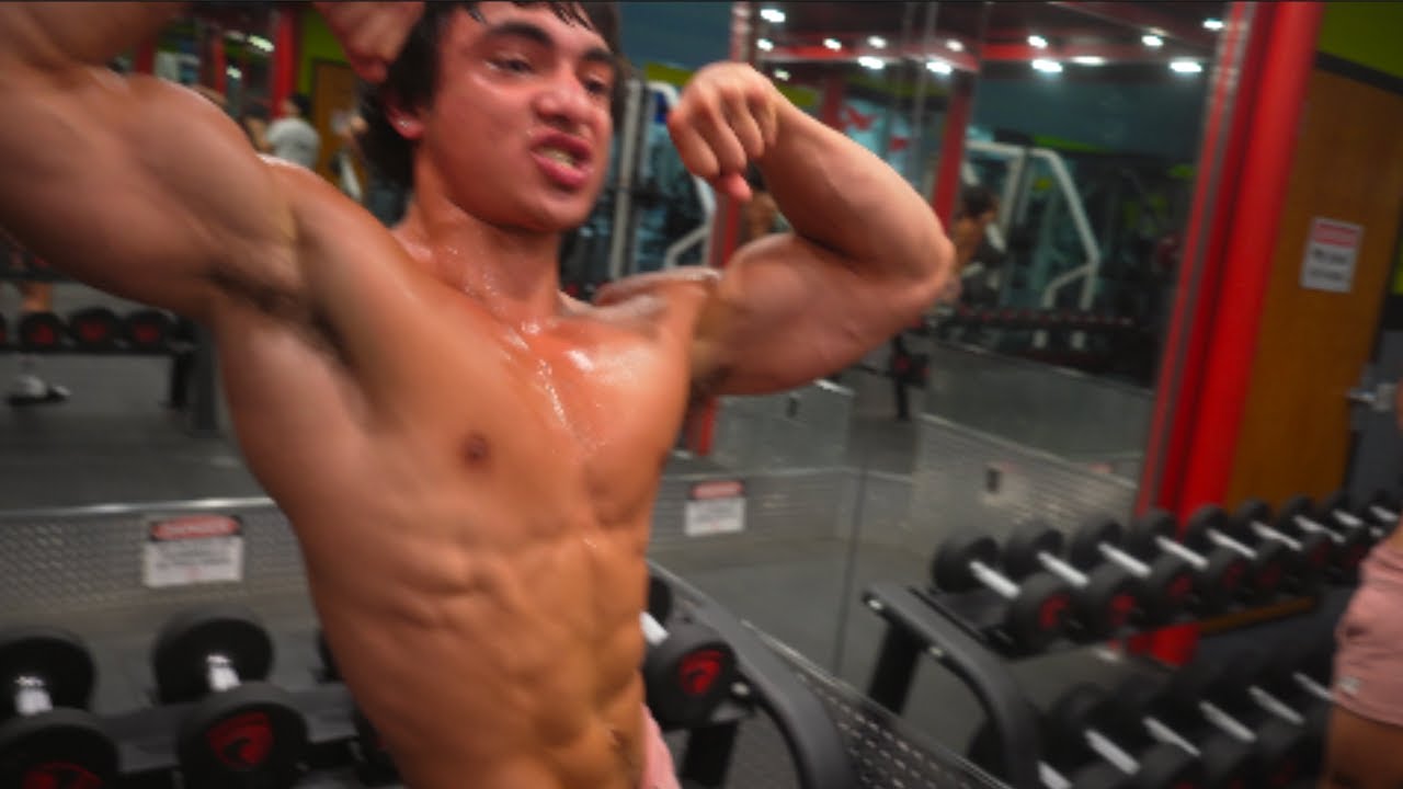 Unreal Chest Day - YouTube