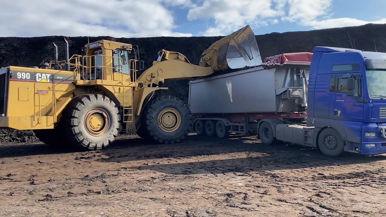 Caterpillar 990 Wheel Loader Loading Coal On Lorries With Three Passes ...