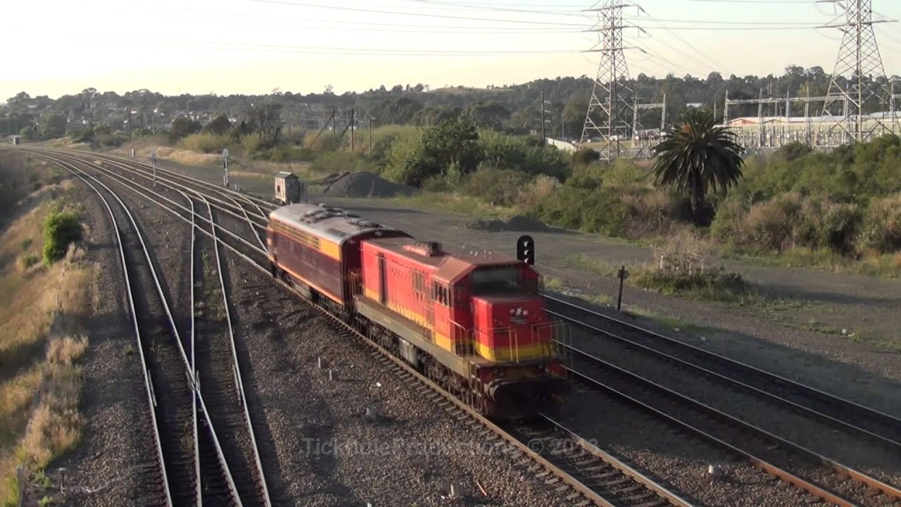 LVR 4903 & 4204 - Empty Carriage Collection - 25th October 2013 - YouTube