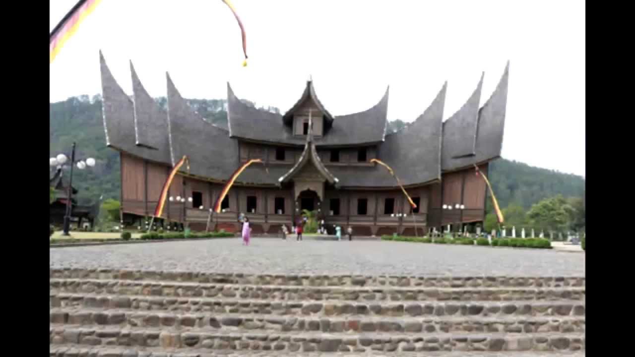 Istano Basa Pagaruyuang ( The Kingdom Of Pagaruyuang ) - YouTube