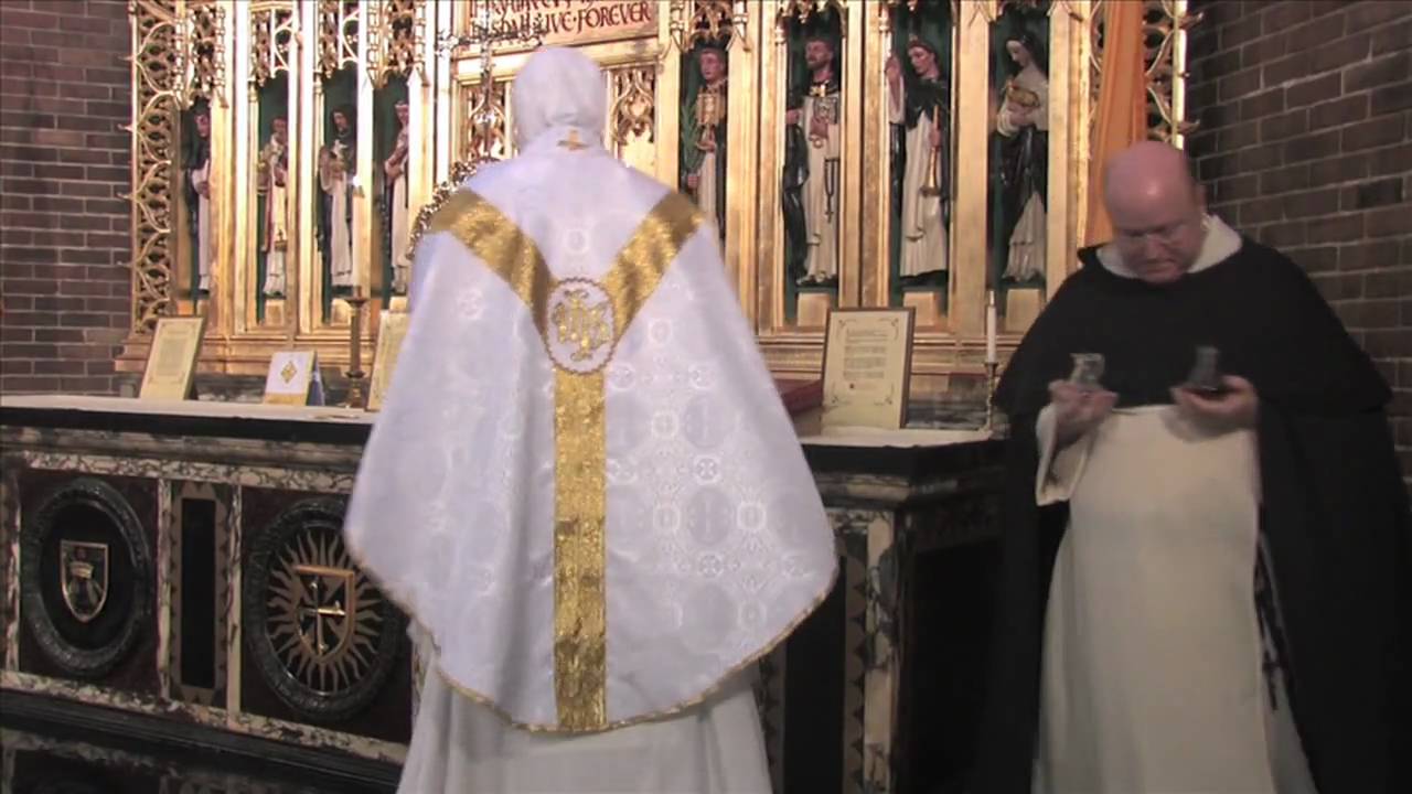 Dominican Rite Low Mass (Commentary) - B2 Prep Chalice - YouTube