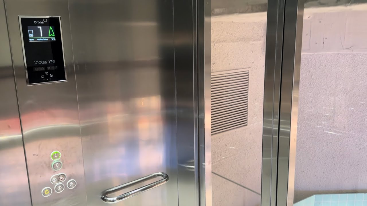 ADVANCED DOOR OPENING! 2023 Orona 3G Traction Lift @ Bershka Bullring ...