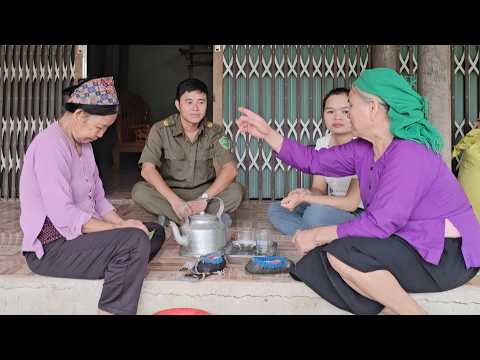 The elderly woman spoke up angrily when she saw Nam and Huyền being treated unfairly.