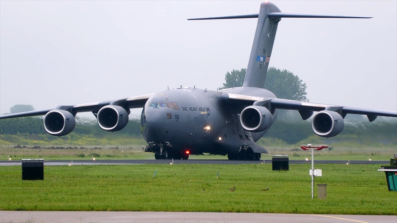 [4K] Boeing C-17 Globemaster from SAC Heavy Airlift Wing lands at ...