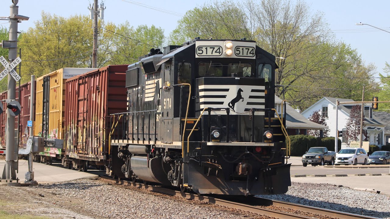 4-18-23: NS D76 in Belleville IL - YouTube