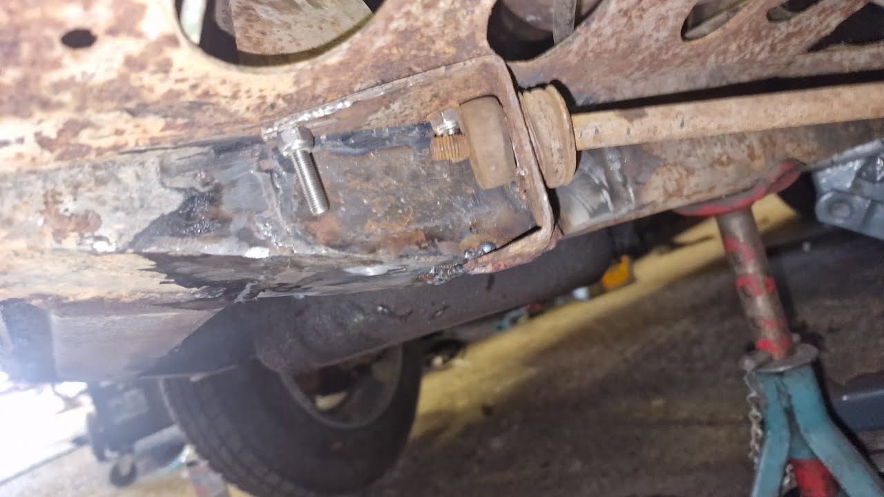 Rusty Morris Minor more welding! - YouTube