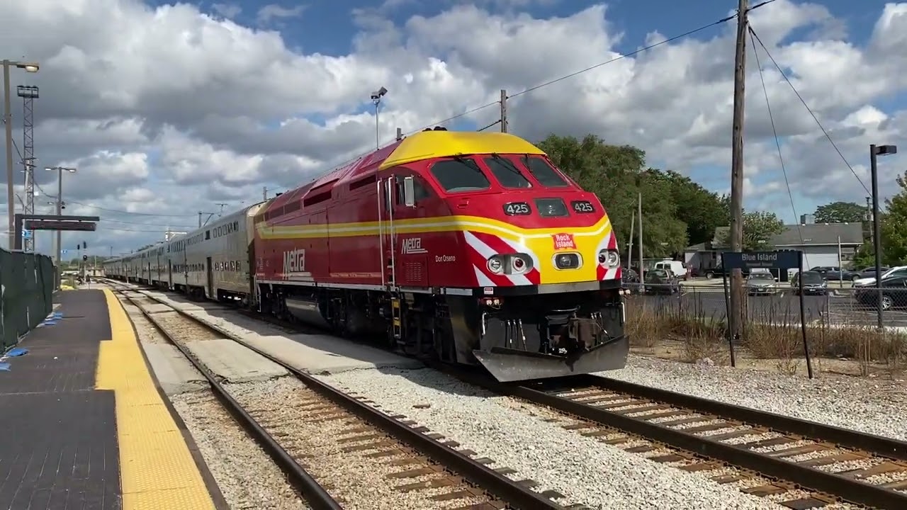 Metra main line train with 425 - YouTube