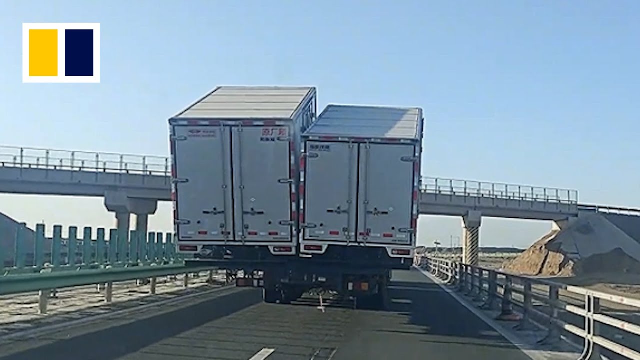 Truck in China carries 2 containers side by side, blocking traffic on highway - YouTube