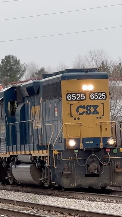 GP40-3 CSX #6525 short hall leaves Lawrenceville headed for Palmer yard - YouTube
