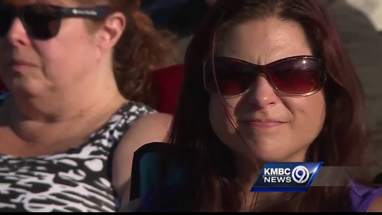 KMBC anchors emcee Sunset Music Fest in Leawood - YouTube