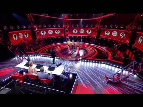 Okan Bayülgen, Pelin Çift'in Topuklu Ayakabılarına Takınca Gökkuşağı Çorap Çıktı!