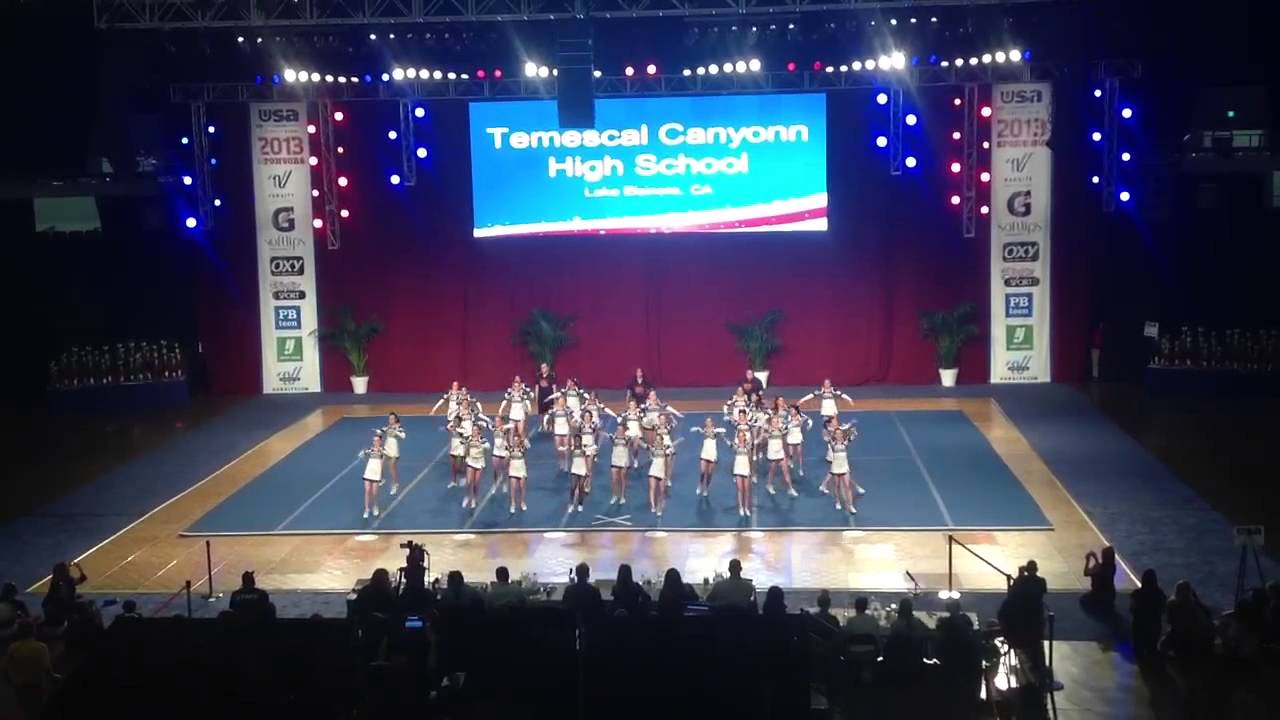Titan Varsity Cheer at Nationals - YouTube
