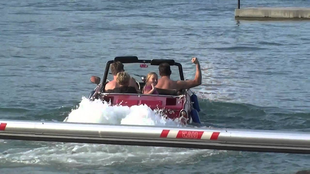 auto fährt ins wasser - YouTube