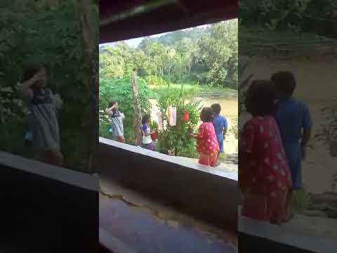 Dududu...bocah ngapaya,fokus g baju biru