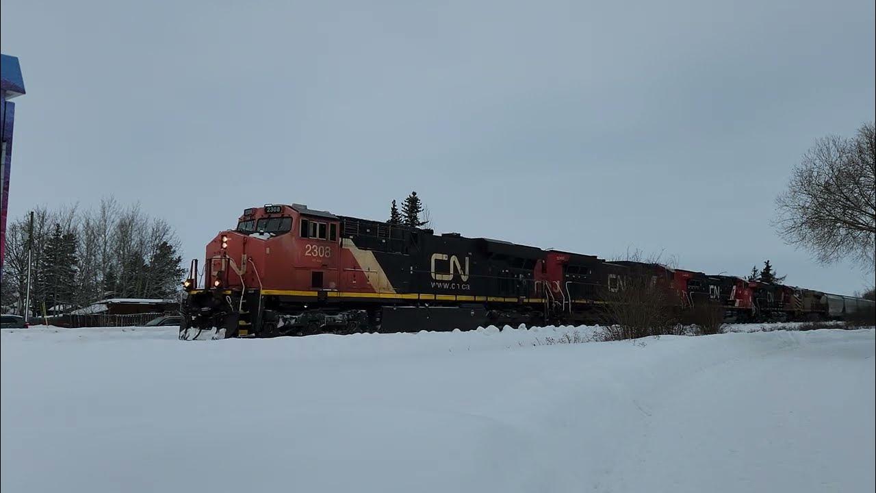 CN 2308 Leads a Southbound L558 (12/31/2024) - YouTube