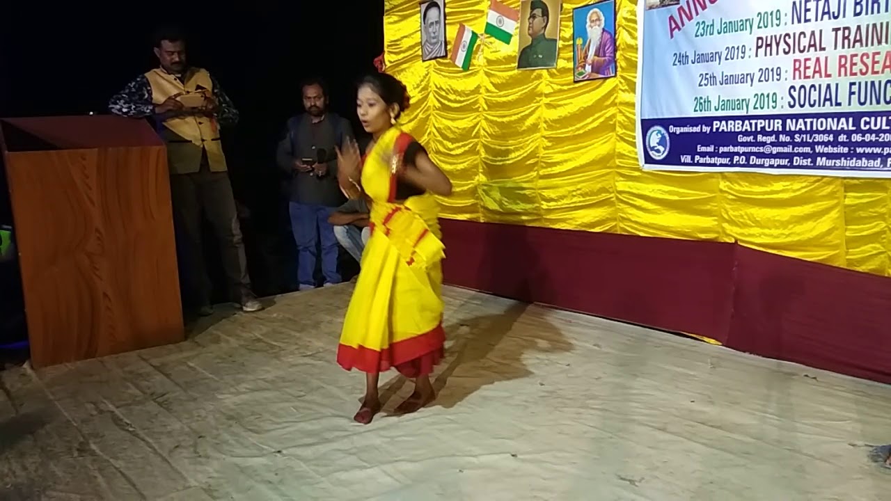 Moyna cholak cholak ময়না ছলাক ছলাক চলে রে - YouTube