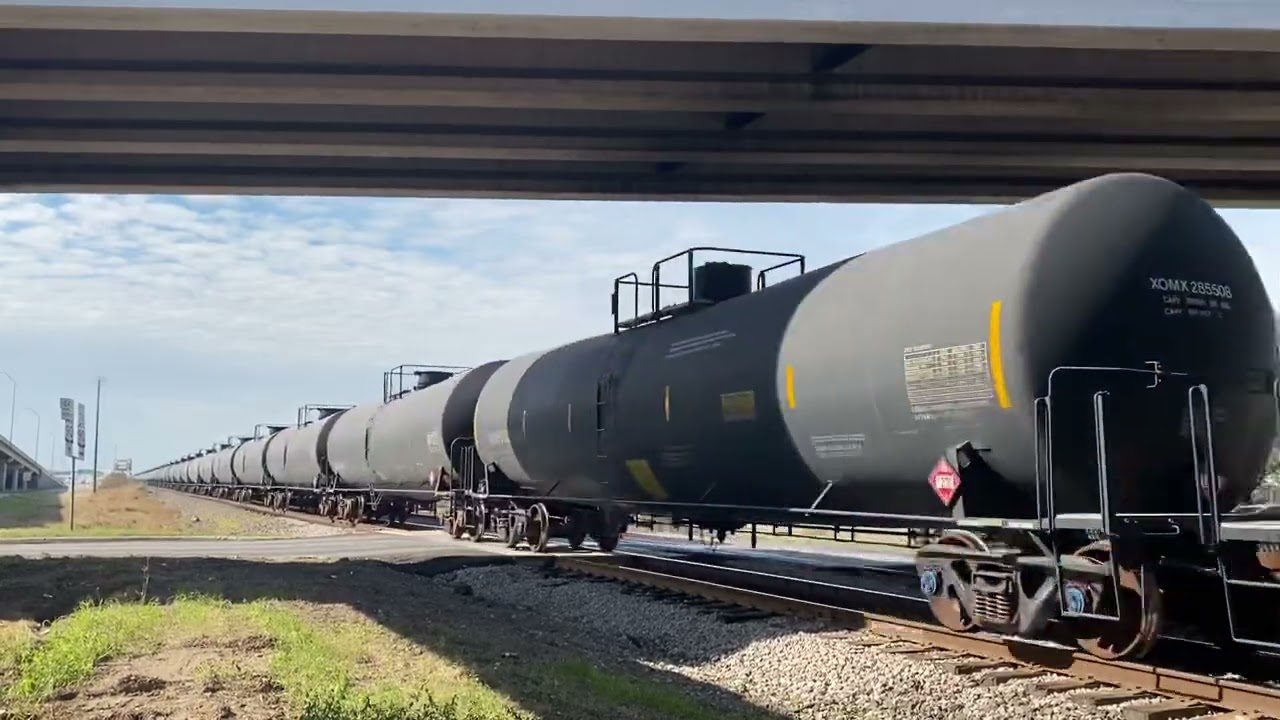 K3LP! KCS 4853 leads the QSLKO with an awesome K3LP! - YouTube