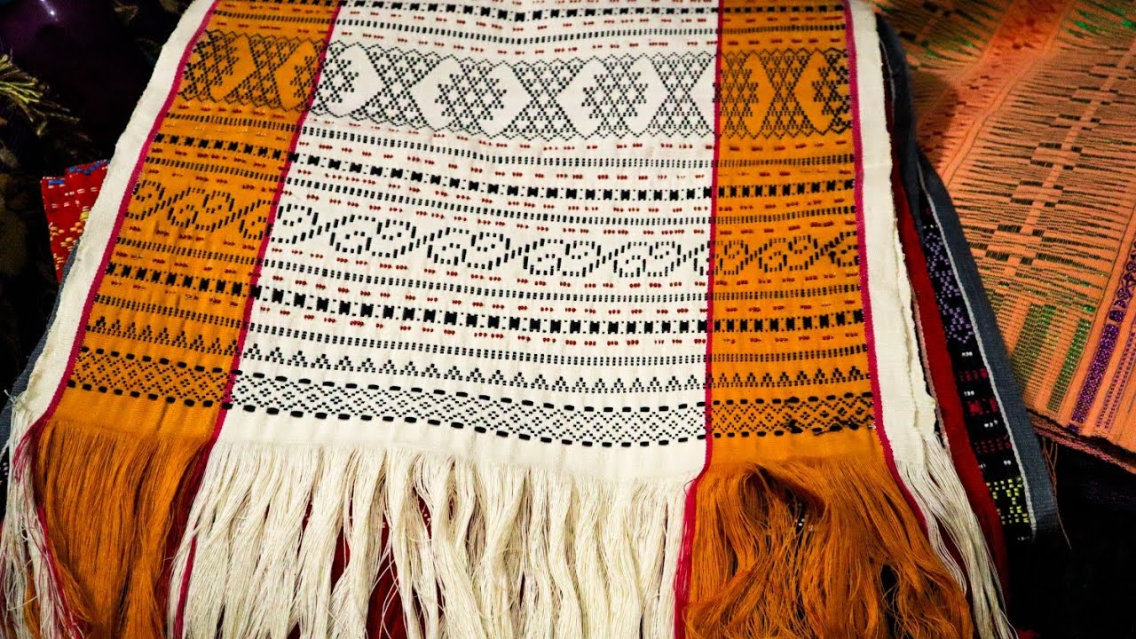 Jenis Tenunan Tarutung Serta Harganya - YouTube