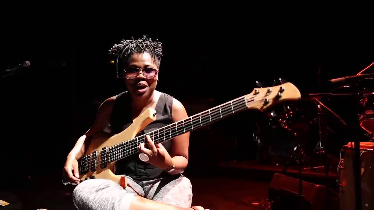 Manou Gallo improvisation à Léspas - YouTube