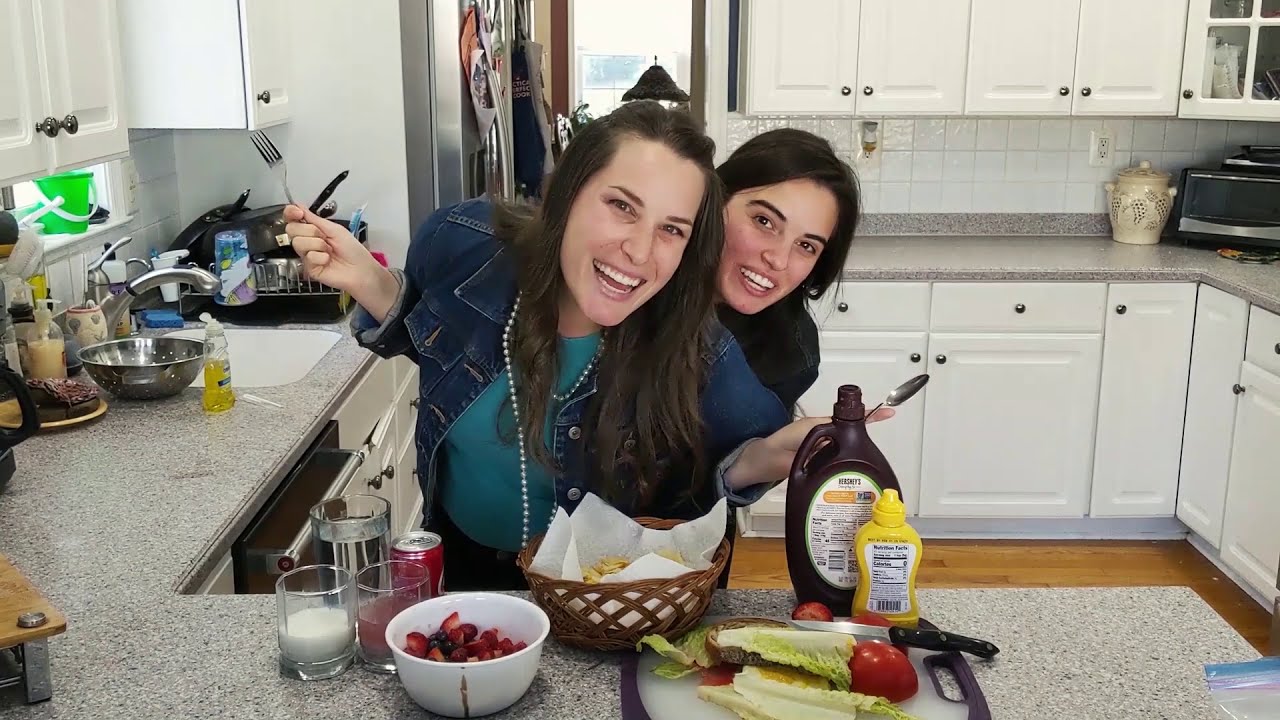 In the Cocina with Lia! | Spanish Cooking Show - YouTube