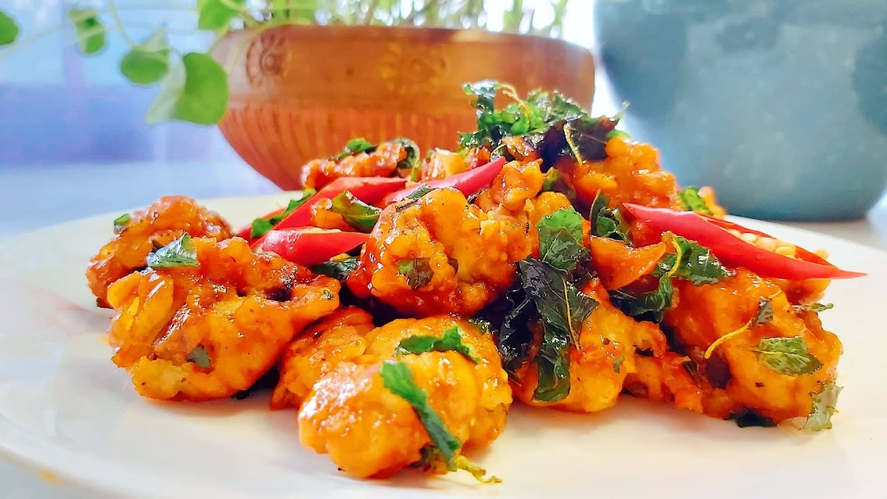 Crispy Holy Basil Spicy Chicken Recipe - Korean and Thai Recipe - YouTube