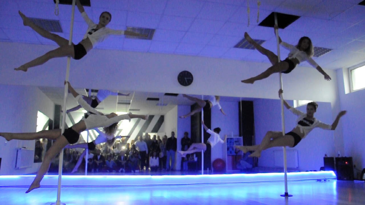 FitfreakStudio pokaz Pole Dance Grupa Podstawowa - YouTube