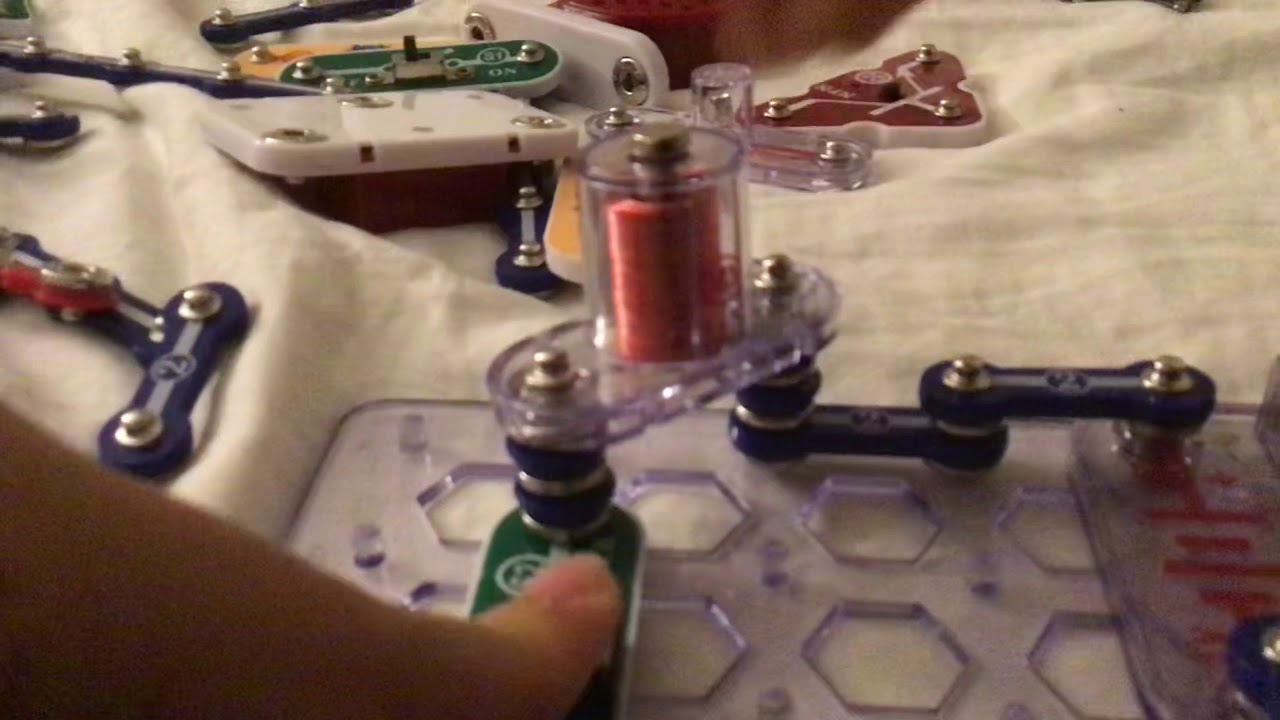 Extreme Snap Circuits Electromagnet Tower Paperclip Compass - YouTube