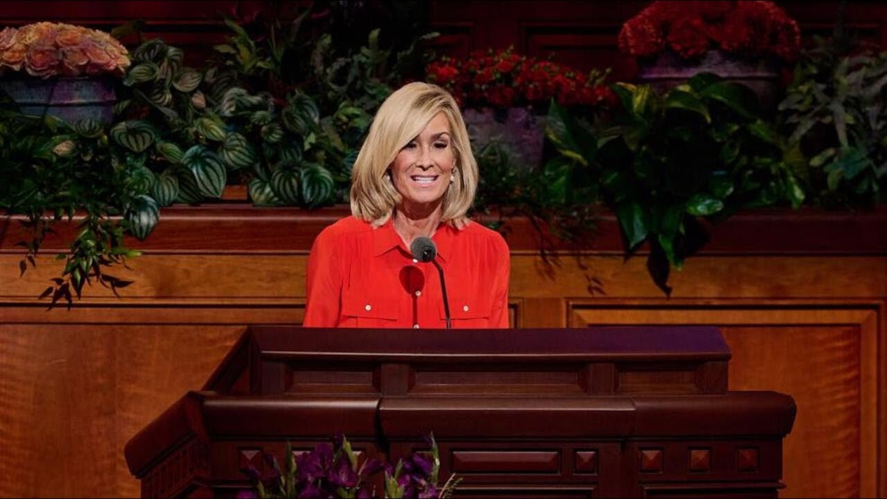 全体を見渡すレンズで神の家族を見る | タマラ・W・ルニア姉妹 | 2023年10月総会 - YouTube