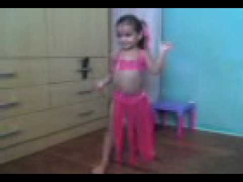 Beatriz dançando tema caminhos das indias