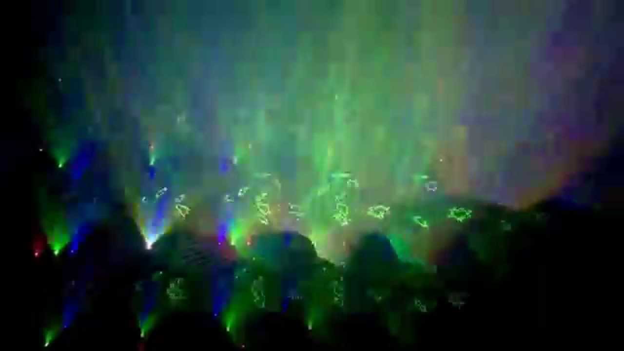 Pink Floyd 'Dark Side Of The Moon' Laser Light Show - YouTube